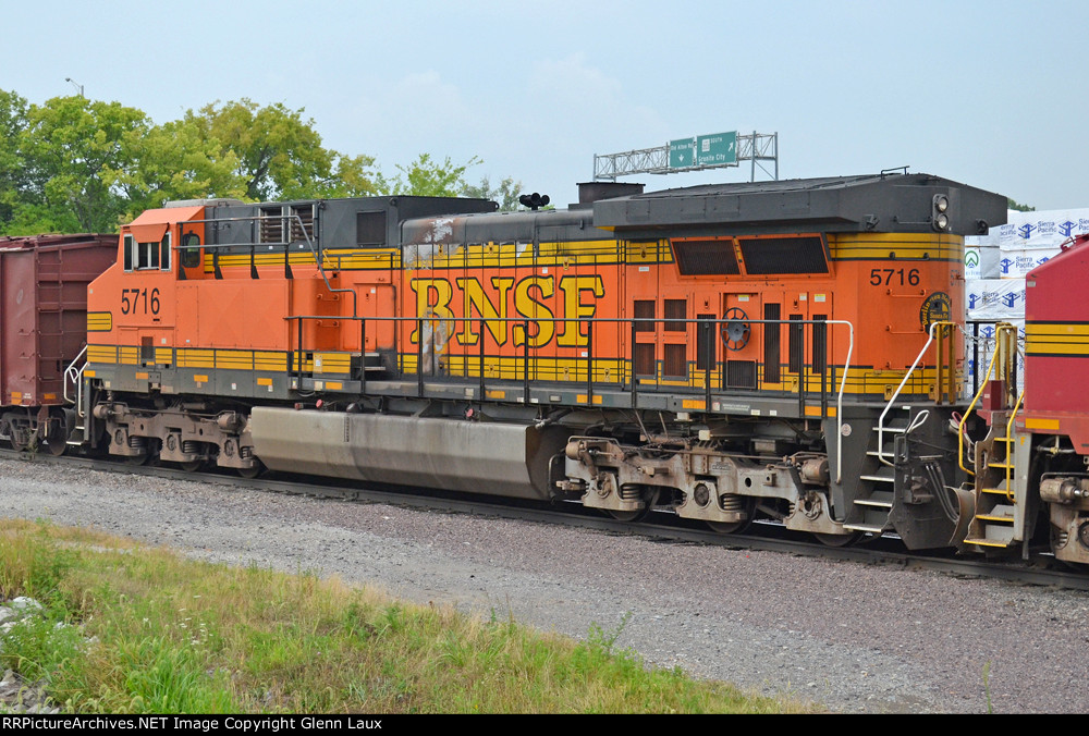 BNSF 5716